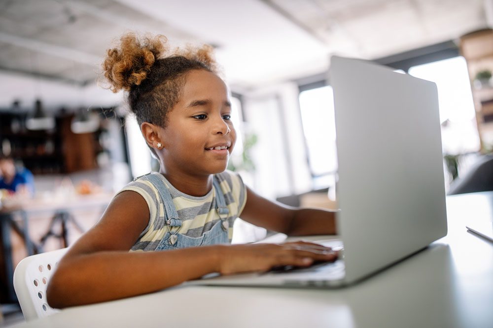 How Parents Can Help Their Kids Get the Most Out of Online Learning